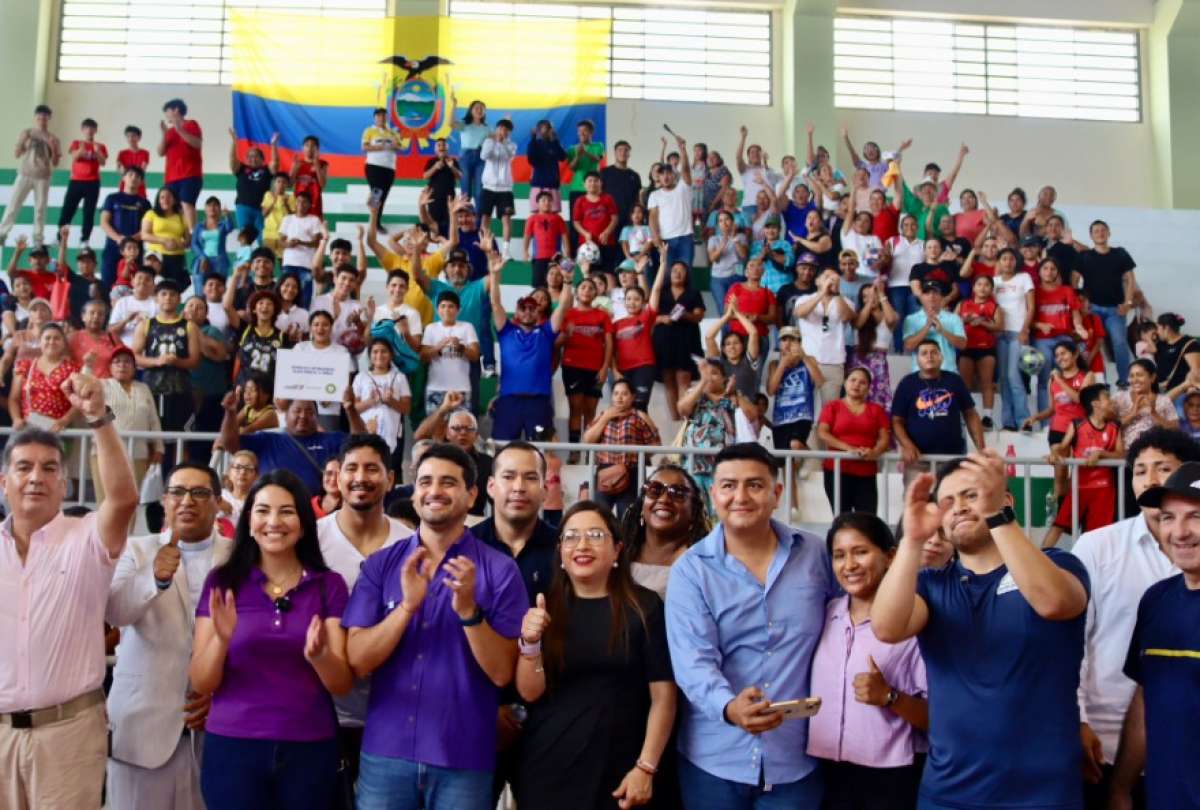 La Troncal cuenta con un coliseo renovado - www.ecuadorinformatv.com